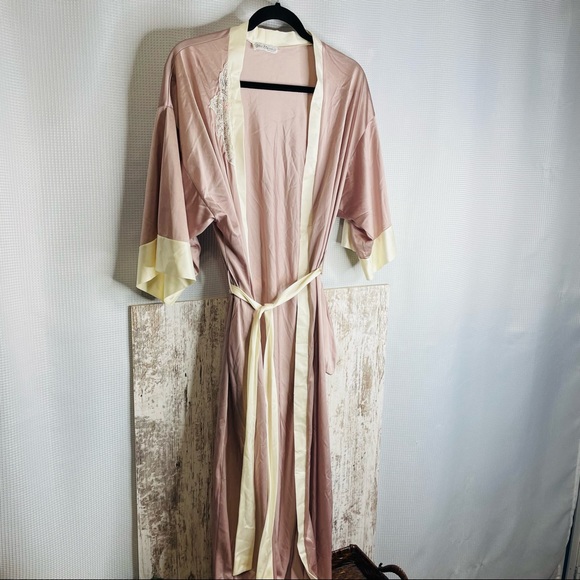 Vintage | Intimates & Sleepwear | Vintage Miss Elaine Satin Floor ...